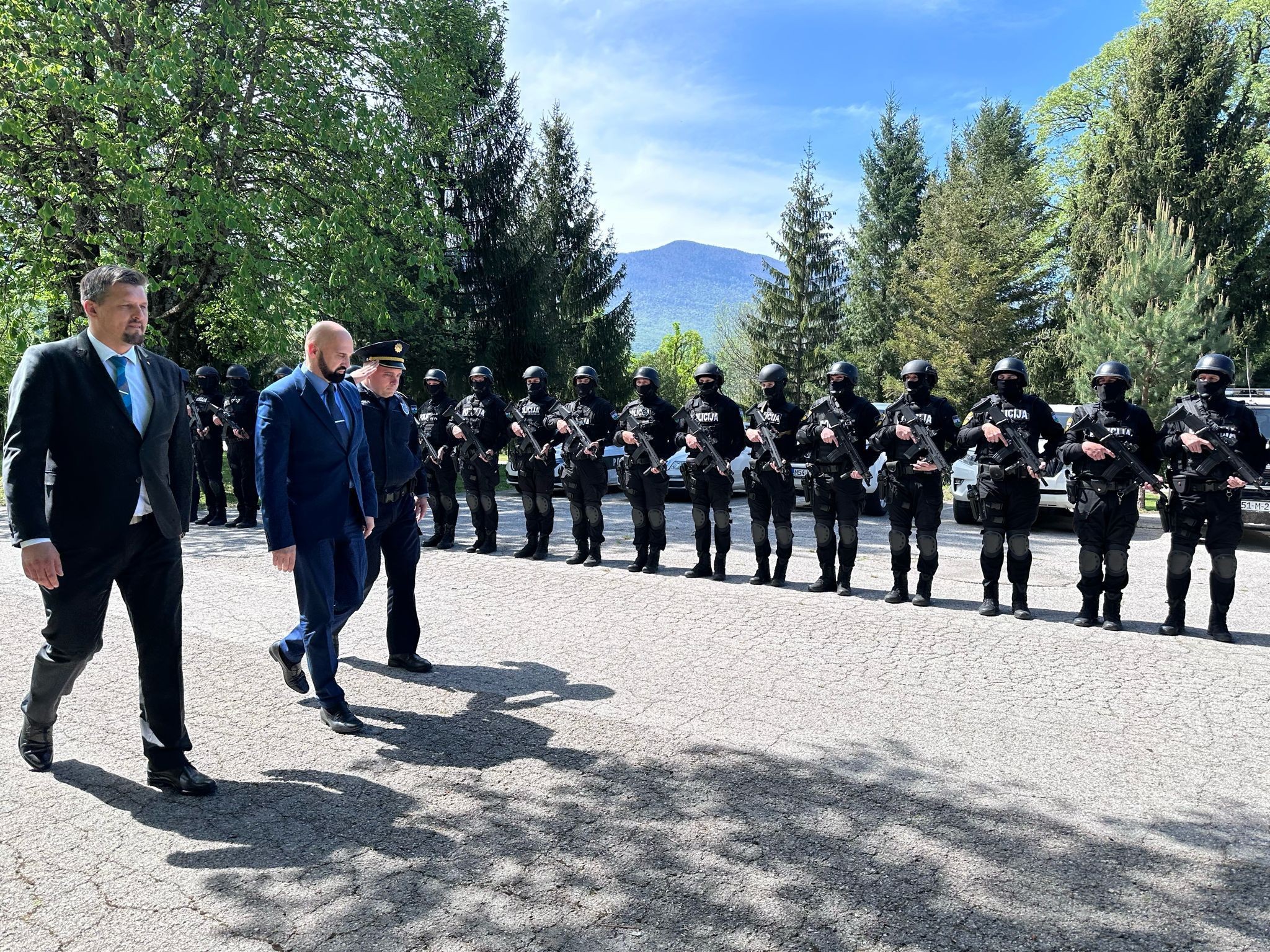 Ministar Isak posjetio MUP USK - VLADA USK