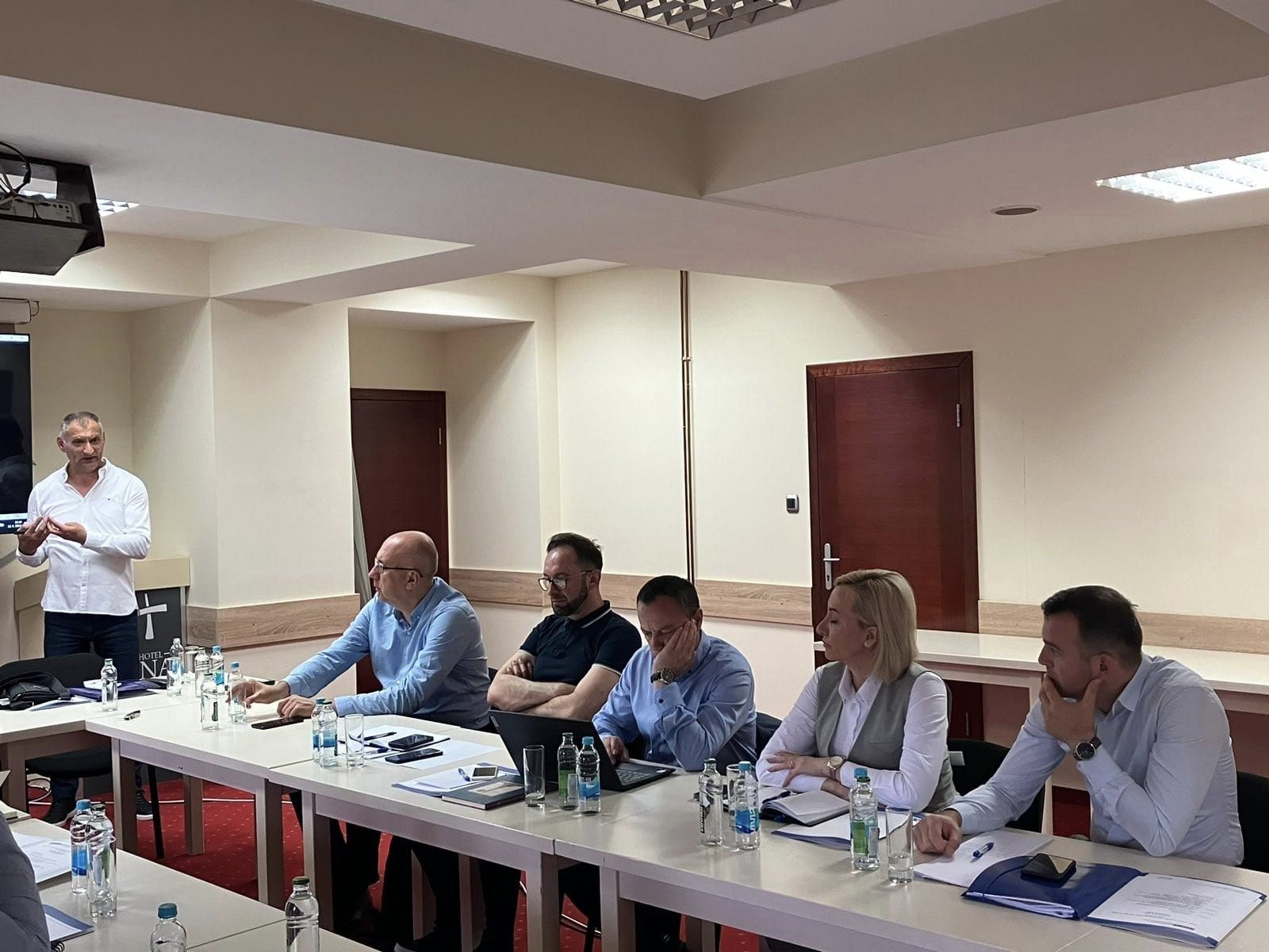 Sekretar Ureda za borbu protiv korupcije USK sa saradnicima sudjelovala ...