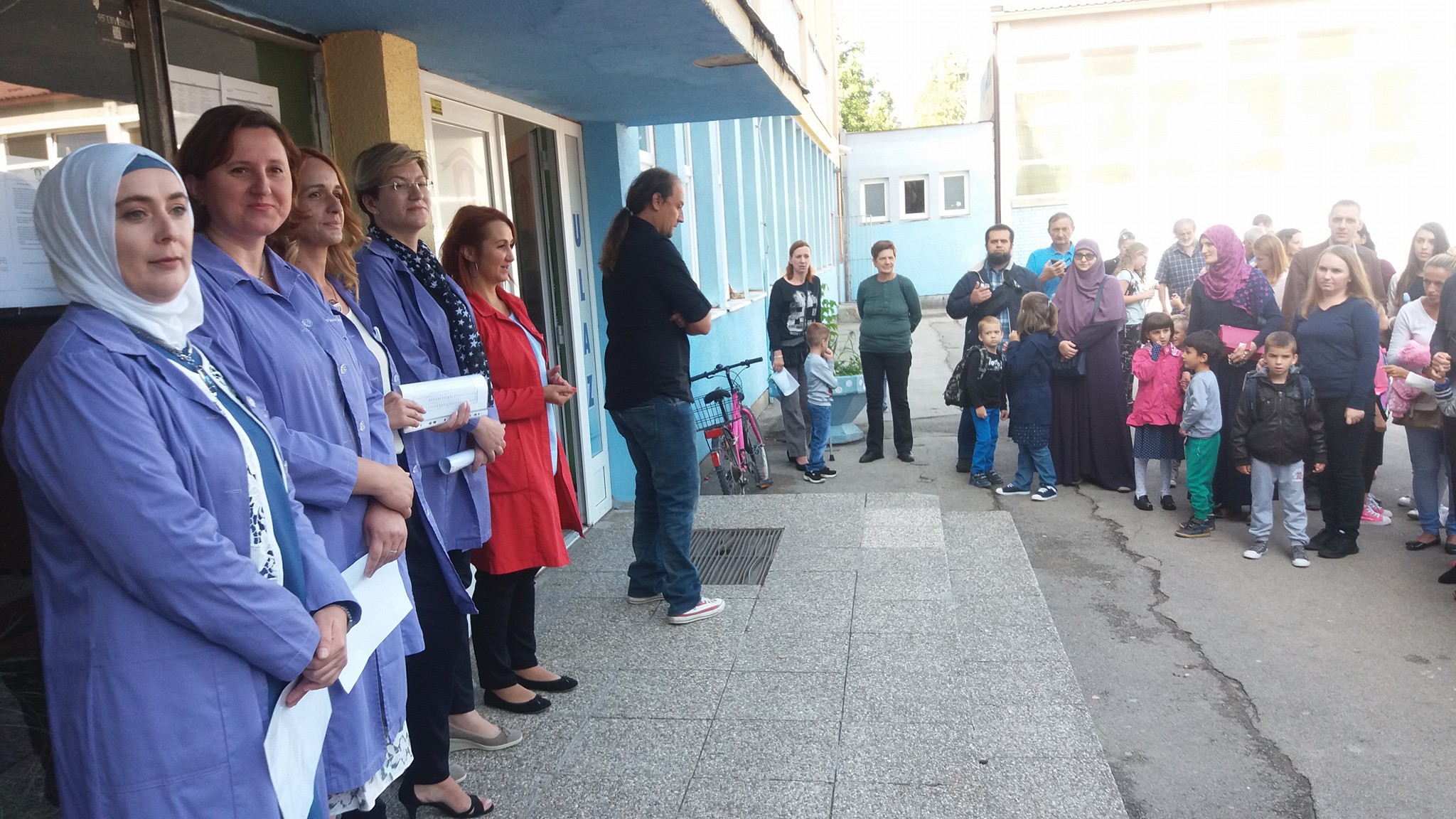 Prvi školski dan u OÅ Harmani II - VLADA USK