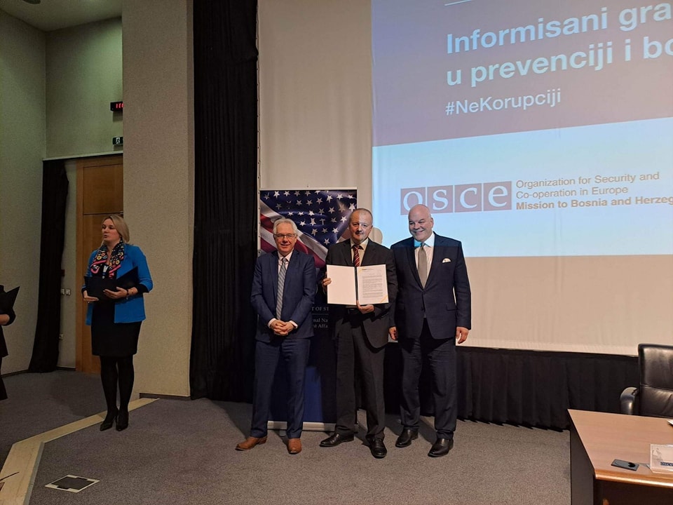 Opremu za Ured za borbu protiv korupcije Vlade USK predstavnici OSCE ...